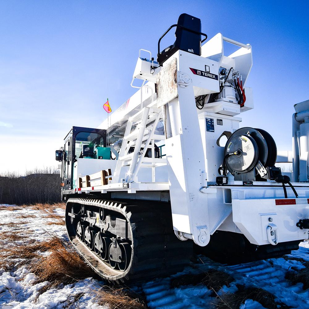 Custom Crawler Carriers Canada | 30+ Years Experience